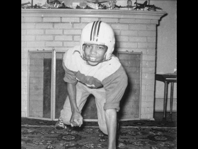 View a gallery of rare Jimi Hendrix photos - UNCUT